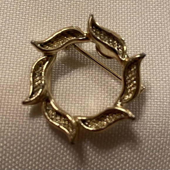 Gerry'S | Jewelry | Vintage Gerrys Silver Tone Brooch | Poshmark
